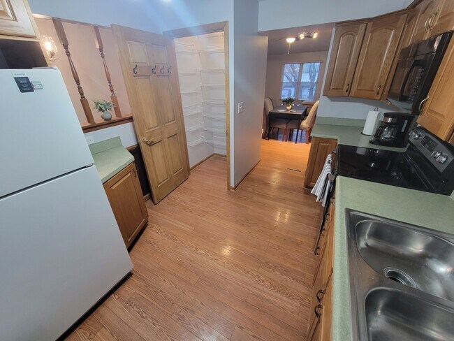 7804 Eby St - 7804 Eby St Overland Park KS 66204 | Apartment Finder