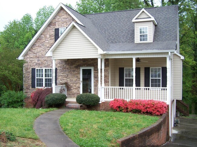 Great 4BR/3.5BA Ardmore home on cul-de-sac... - 160 Millers Crossing Ct ...