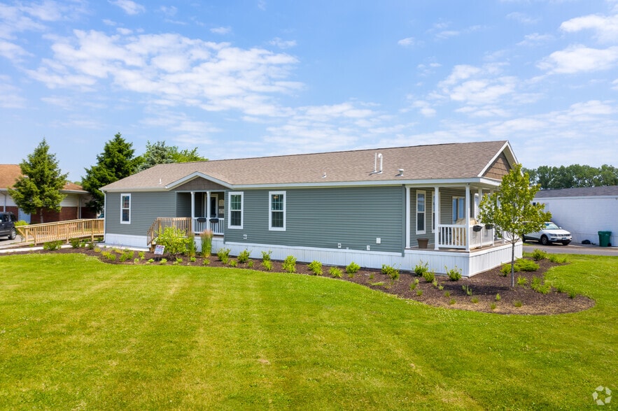 Harbor Point Estates - 4000 E 134th St Chicago IL 60633 | Apartment Finder