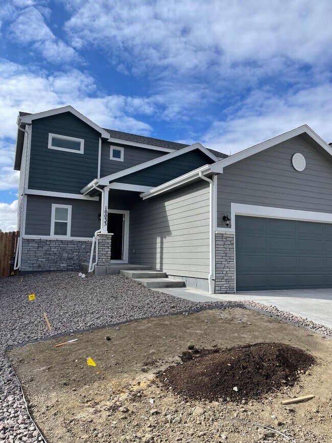 Charming home just minutes from Fort Carso... - 10033 Luneth Dr ...