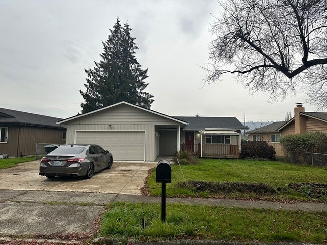 THREE BEDROOM TWO BATH IN WEST LONGVIEW - 3440 Memorial Park Dr ...