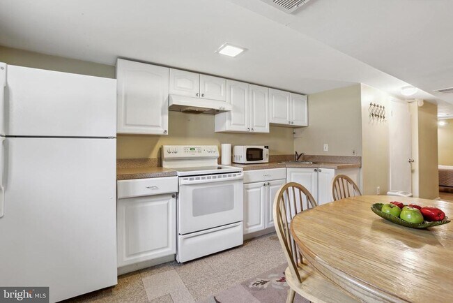 2816 MARY - 2816 MARY Mosby VA 22042 | Apartment Finder