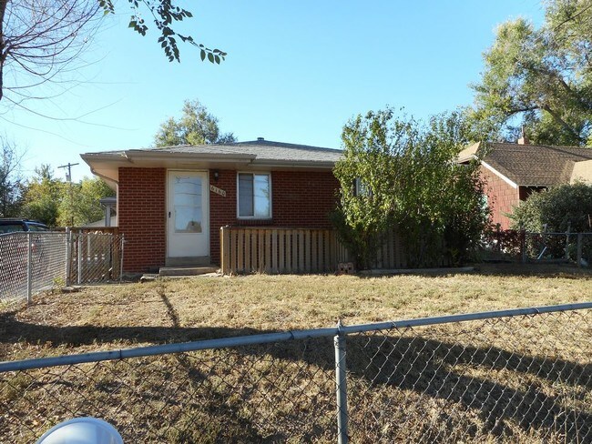 Beautiful 2 bedroom 1 bath ranch style duplex - 6160 W 1st Ave Denver ...