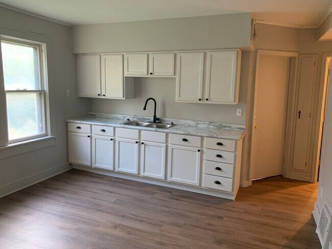 5061 N 32nd St - 5061 N 32nd St Milwaukee WI 53209 | Apartment Finder