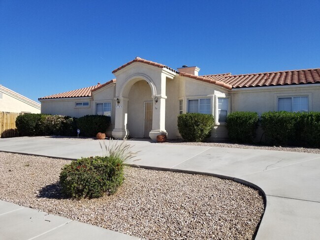 Fort Mohave! 3 Bedroom House. Large Garage - 5154 Silver Bullet Dr Fort ...