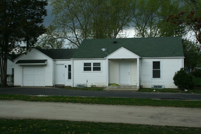 121-127 Wilson Ave - 121-127 Wilson Ave Wauconda IL 60084 | Apartment ...