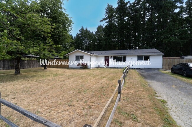 Bright and cheery 3 bed rambler on large f... - 11731 Gable Ave SW Port ...