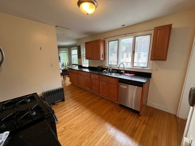 5 bed 2 bath near Tuffts.... - 192 North St Somerville MA 02144 ...