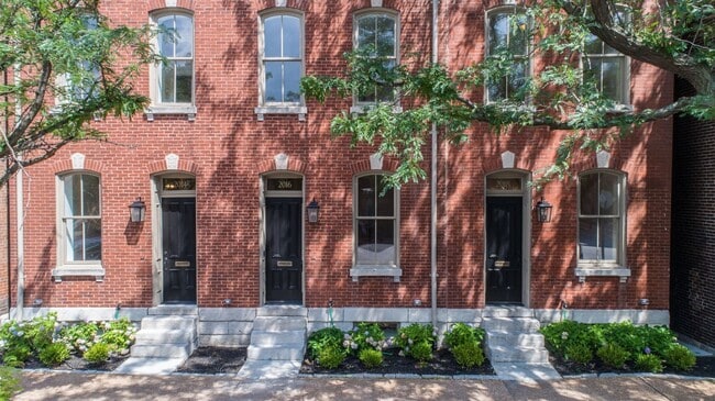S. 12th Townhomes - 2014 S 12th St St. Louis MO 63104 | Apartment Finder