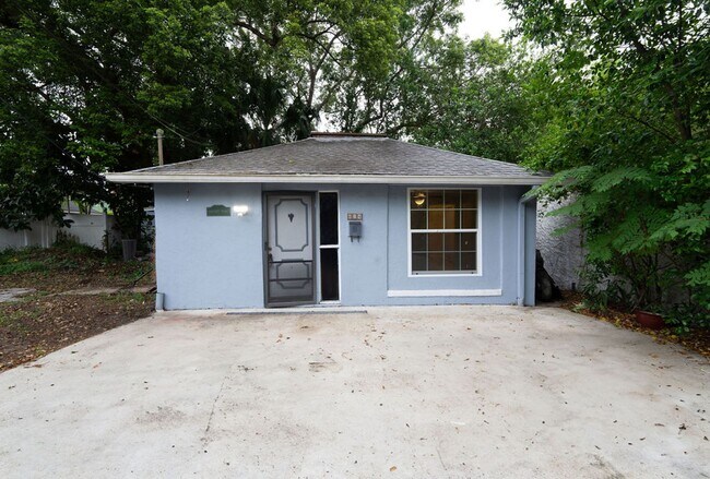 Hidden from view, away from the crowds, an... - 614 Park Lake St ...