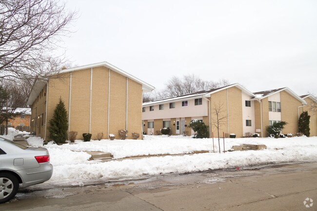 Silver Spring Apartments - 5760 N 95th St Milwaukee WI 53225 ...