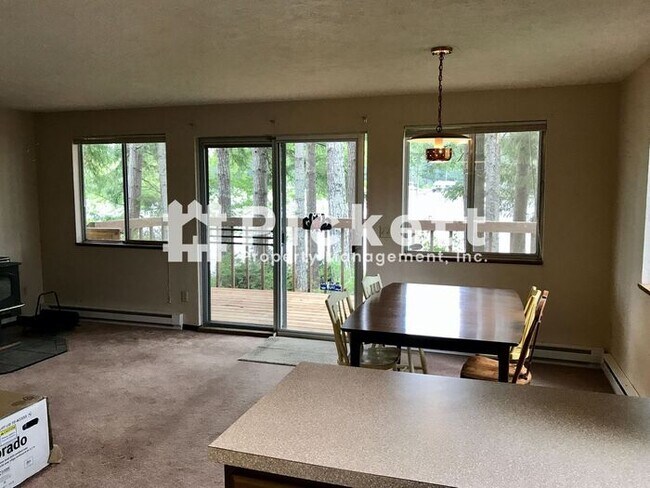 2 Bed Waterfront Cabin on Lake Symington - 13573 NW Coho Run Bremerton ...