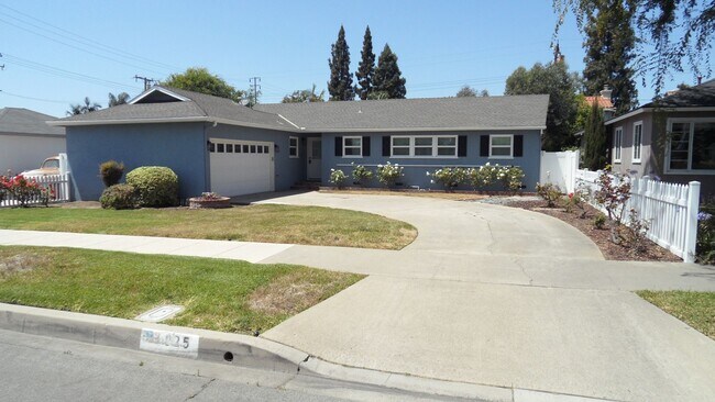 Charming Single story, Old Towne Orange Ho... - 925 E Mayfair Ave ...