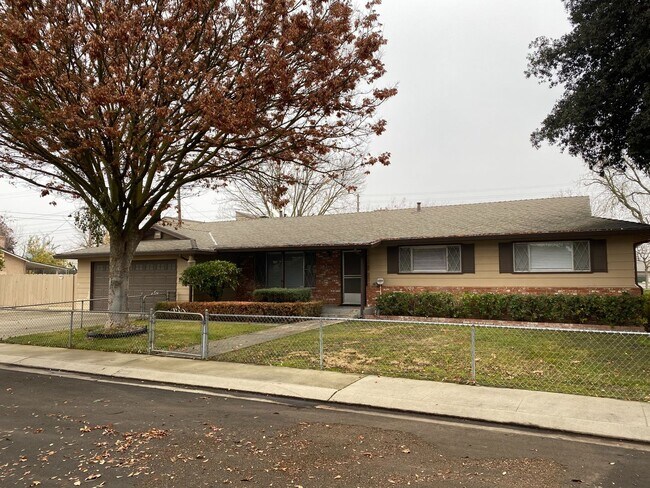 Single story ranch style home with RV/Boat... - 2116 Reseda Ln Modesto ...