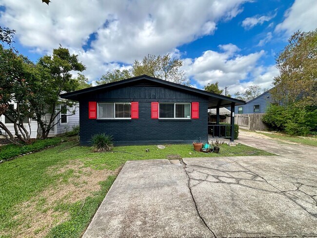 Sunshine-5408 - 5408 Sunshine Dr Austin TX 78756 | Apartment Finder