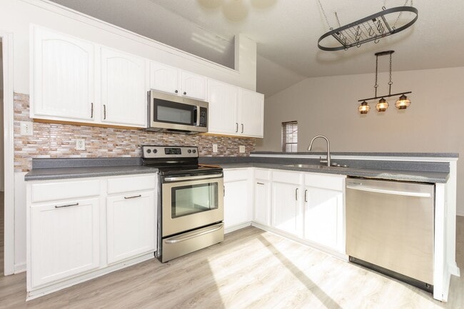 Great home in Hubert - 625 Queens Creek Rd Hubert NC 28539 | Apartment ...