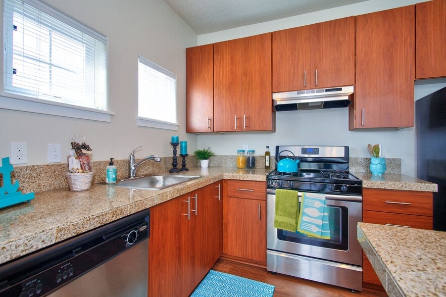 Sunset Crossing - 17999 NW Evergreen Pky Beaverton OR 97006 | Apartment ...