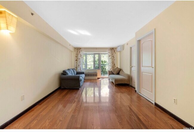 6434 Grand Central Pky - 6434 Grand Central Pky Forest Hills NY 11375 ...