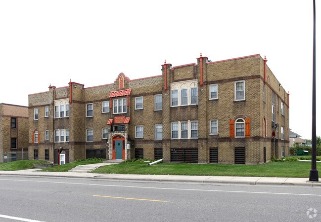 2517 Golden Valley Rd - 2517 Golden Valley Rd Minneapolis MN 55411 ...