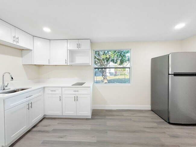 9814 110th Ln N - 9814 110th Ln N Seminole FL 33772 | Apartment Finder