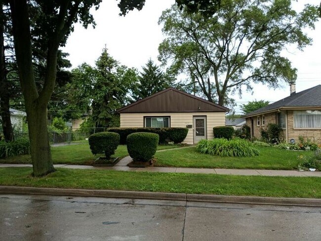 Ranch Style Home - 5833 N 75th St Milwaukee WI 53218 | Apartment Finder
