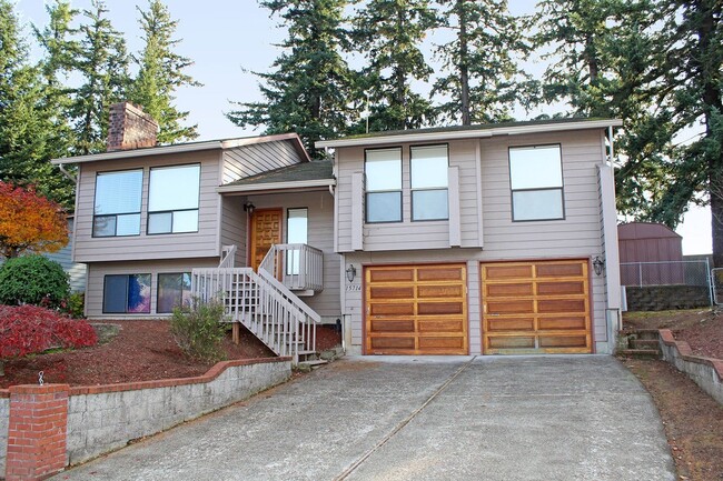 Gorgeous Updated Split-Level Home On Over-... - 15714 NE Rose Pkwy ...