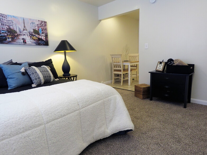 University Edge Apartments - 501 E College St Carbondale IL 62901 ...