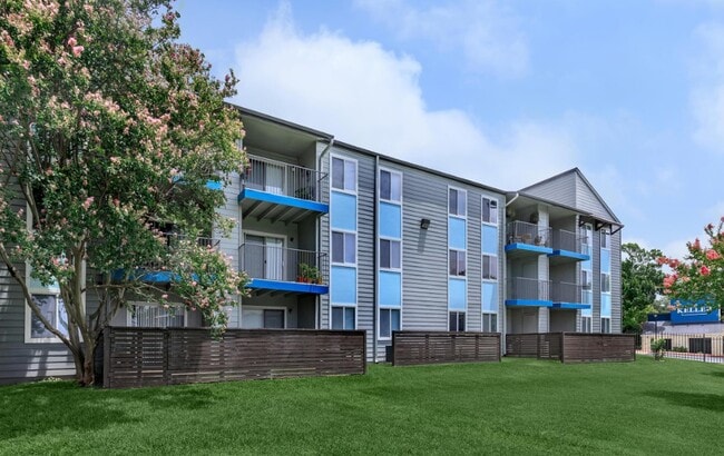 The Keller - 2503 Jackson Keller Rd San Antonio TX 78230 | Apartment Finder