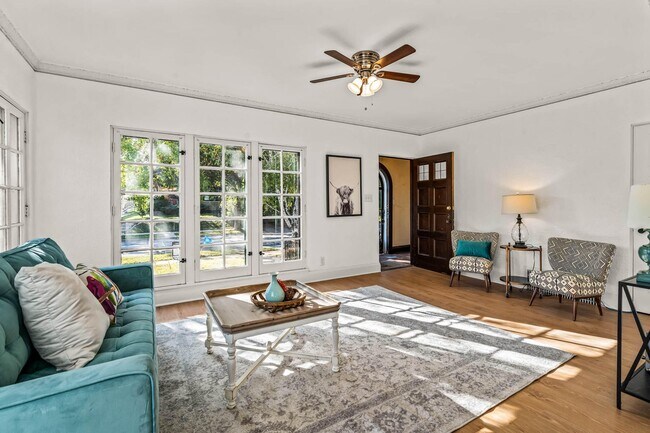 Stunning 2BED/1BATH Colonial Style Lower - 2400 N 56th St Milwaukee WI ...