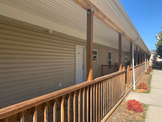 823 Colonial Rd SW - 823 Colonial Rd SW Abingdon VA 24210 | Apartment ...