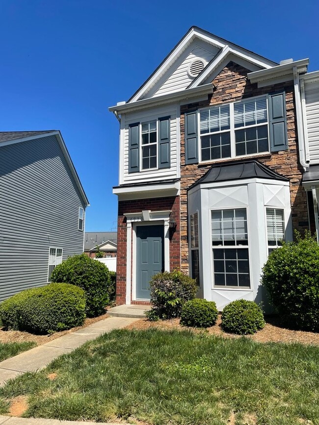 Beautiful, spacious end unit townhome. - 4930 Kotlik Dr Charlotte NC ...