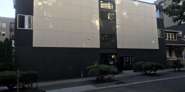 4731 12th Ave NE LLC - 4731 12th Ave NE Seattle WA 98105 | Apartment Finder