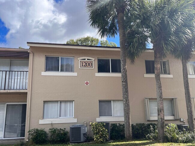 1200 Lake Victoria Dr - 1200 Lake Victoria Dr Royal Palm Beach FL 33411 ...