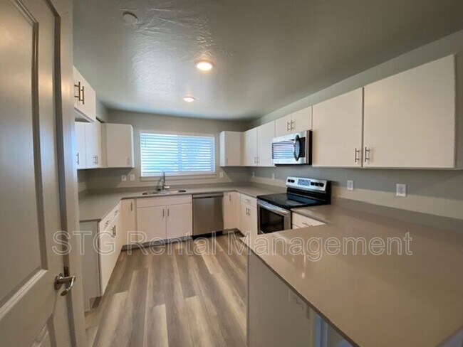 184 Lone Rock Dr - 184 Lone Rock Dr Hurricane UT 84737 | Apartment Finder