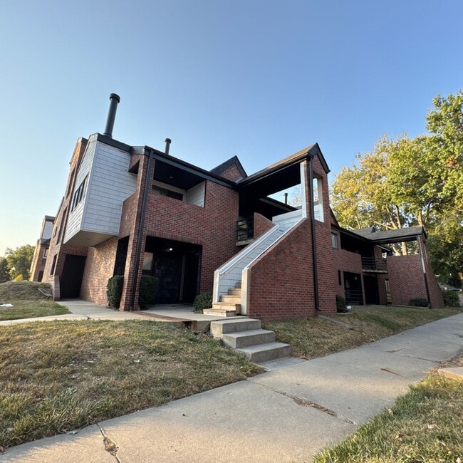 Luxurious 2-Bedroom Apartments with Modern Flair and Parkside Living ...