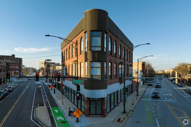 Flat Iron Building - 837 N Milwaukee Ave Chicago IL 60642 | Apartment ...