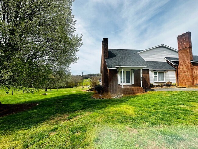 NO HUD NO SECTION 8 - 1229 Dragway Rd Wilkesboro NC 28697 | Apartment ...