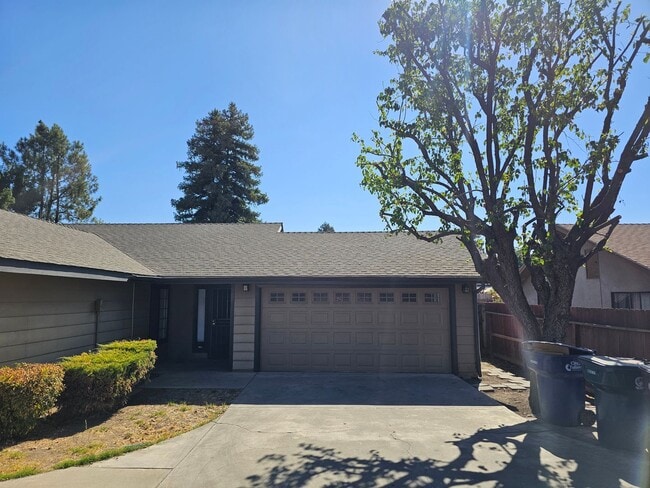 Available Now! - 1848 E Cross Ave Tulare CA 93274 | Apartment Finder