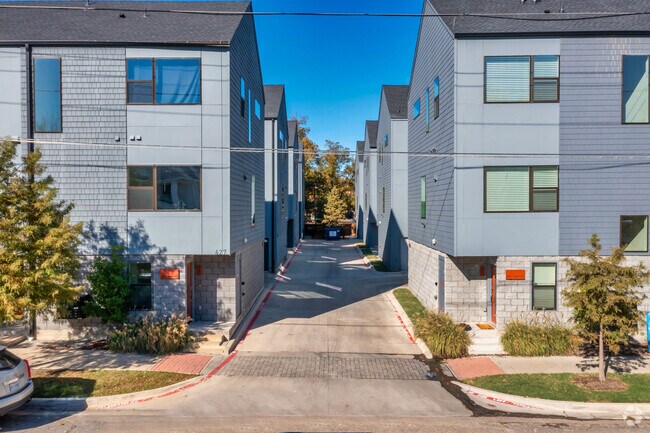 Phase II - 427 W 10th St Dallas TX 75208 | Apartment Finder