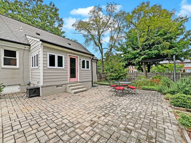 HALF-OFF APPLICATION FEES! Charming One-St... - 1201 Rennie Ave ...