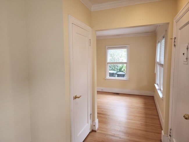 Spacious 3BR/3BA in Sought- After Queen Anne Location - 2705 11th Ave W ...
