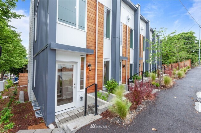 Immaculate 2 Bed 1.75 Bath Seattle Townhome! - 1541 23rd Ave S Seattle ...