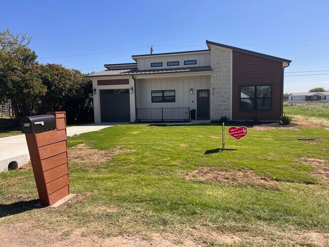 922 Dee Ave - 922 Dee Ave Whitney TX 76692 | Apartment Finder