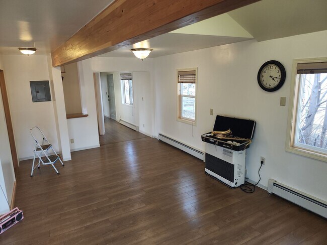 3 bed 2 bath home *Close to JBER* - 2320 Maudest Pl Anchorage AK 99508 ...