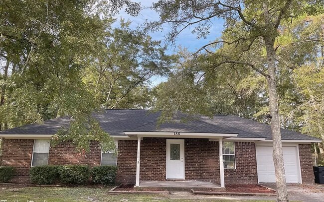 Available middle of June - Ranch Style hom... - 186 Kevin Rd Hinesville ...