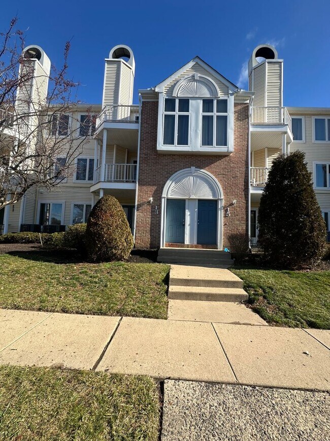 renovated 2-story Crestwood Condo! Situate... - 13 Michele Ct Levittown ...
