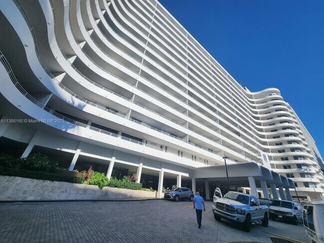 5555 Collins Ave - 5555 Collins Ave Miami FL 33140 | Apartment Finder