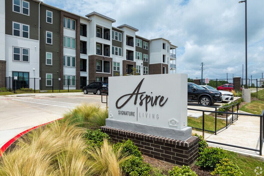 Aspire Del Valle - 6514 Ross Rd Del Valle TX 78617 | Apartment Finder