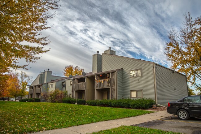 Circle West - 3224-3336 Joni's Cir Lansing MI 48906 | Apartment Finder