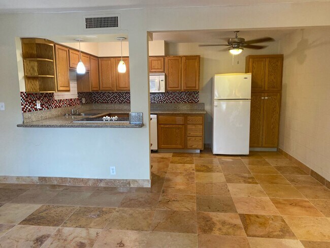ground floor 2 bedroom all electric condo - 625 S Royal Crest Cir Las ...